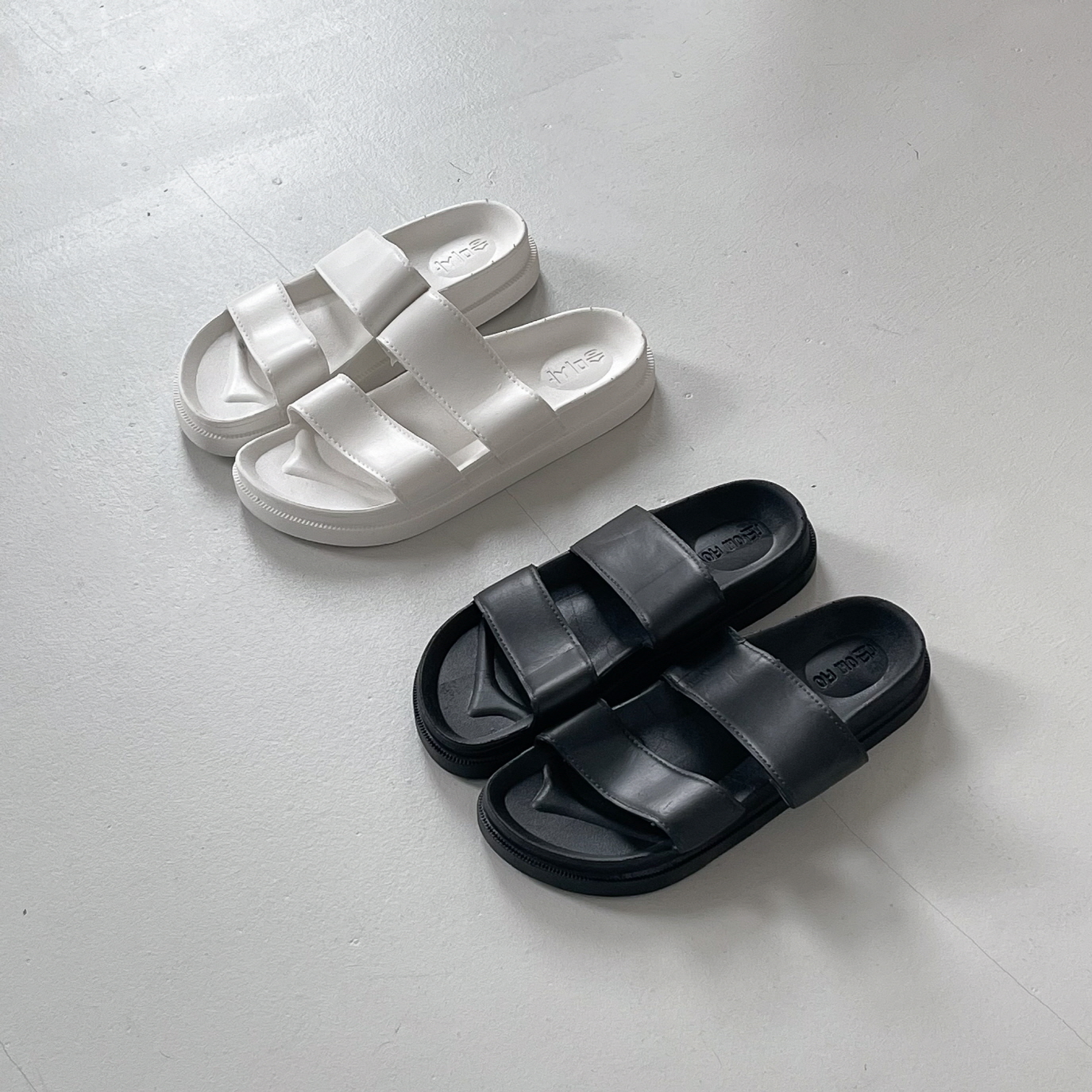 바이브스 Dbb448 남여공용 투스트랩 커플 슬리퍼 뮬 여름 푹신한 발편한 발볼넓은 키높이 데일리 캐주얼 통굽 굽있는 키작녀 실내 회사 웨지 남자 사무실