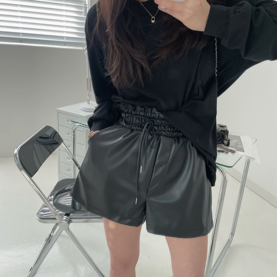셔링 밴딩 레더 반바지