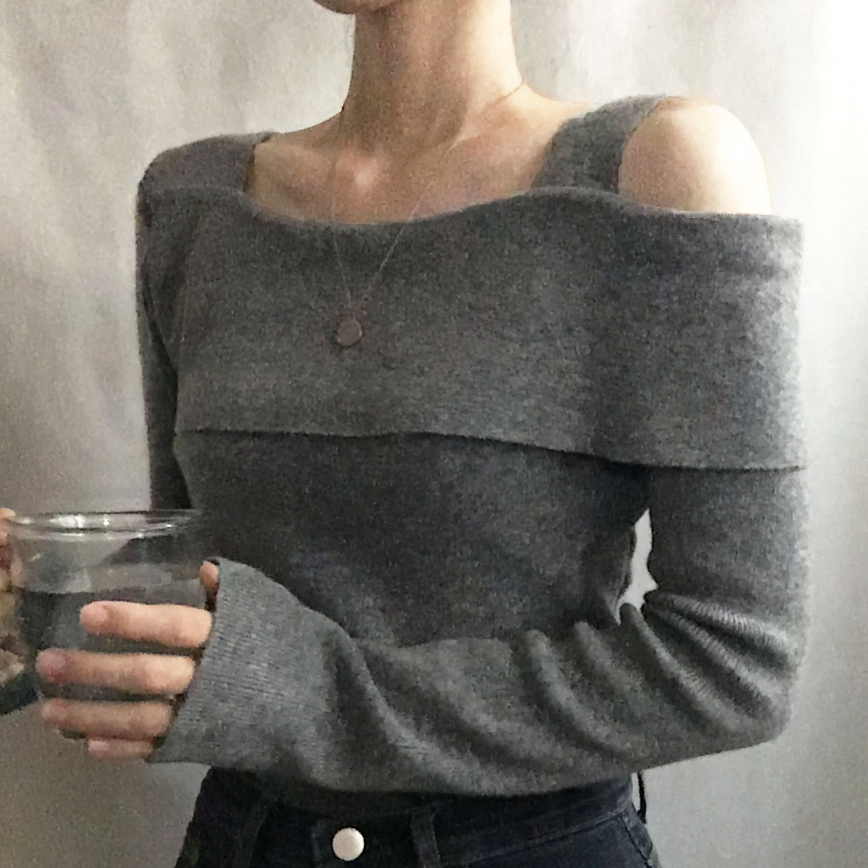 꾸안꾸대박 속옷노출x 언발 오프숄더 니트 데이트룩 소개팅 꾸안꾸룩 언발란스 어깨트임 랩니트 슬림핏 오픈숄더 긴팔티 이너 스트랩 원숄더 포인트 티셔츠