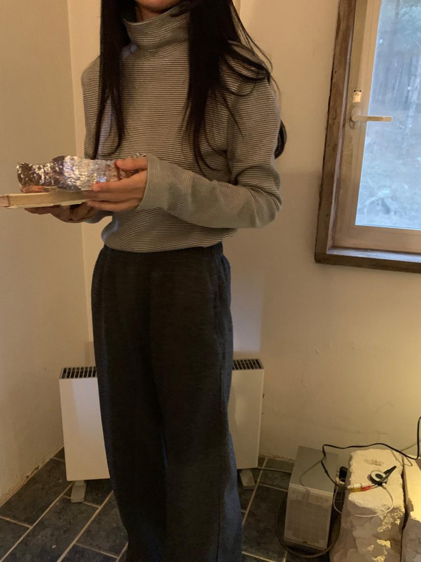 씨엘쇼룸 언더슨 완드 스트라이프 폴라 티셔츠 4color 23FW