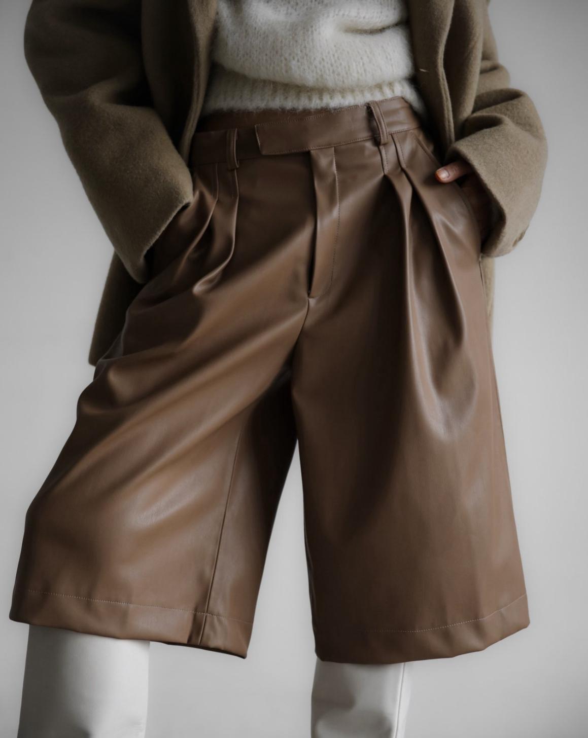 씨엘쇼룸 페이퍼문 레더 버뮤다 쇼츠 4color 23FW