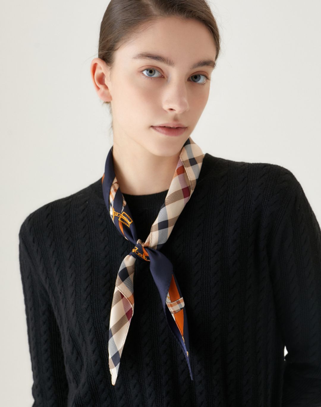 포스티 22fw 닥스 여성 네이비 프린트 실크 스카프 Dlsc2d991n3