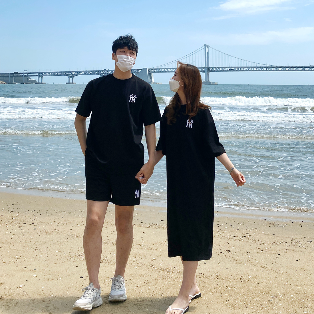 어쓰썸 당일발송 여름 커플룩 시밀러룩 자수 원피스 반팔 반바지 트레이닝 세트 휴가룩 꾸안꾸 남녀공용 여름커플룩 임부복 커플시
