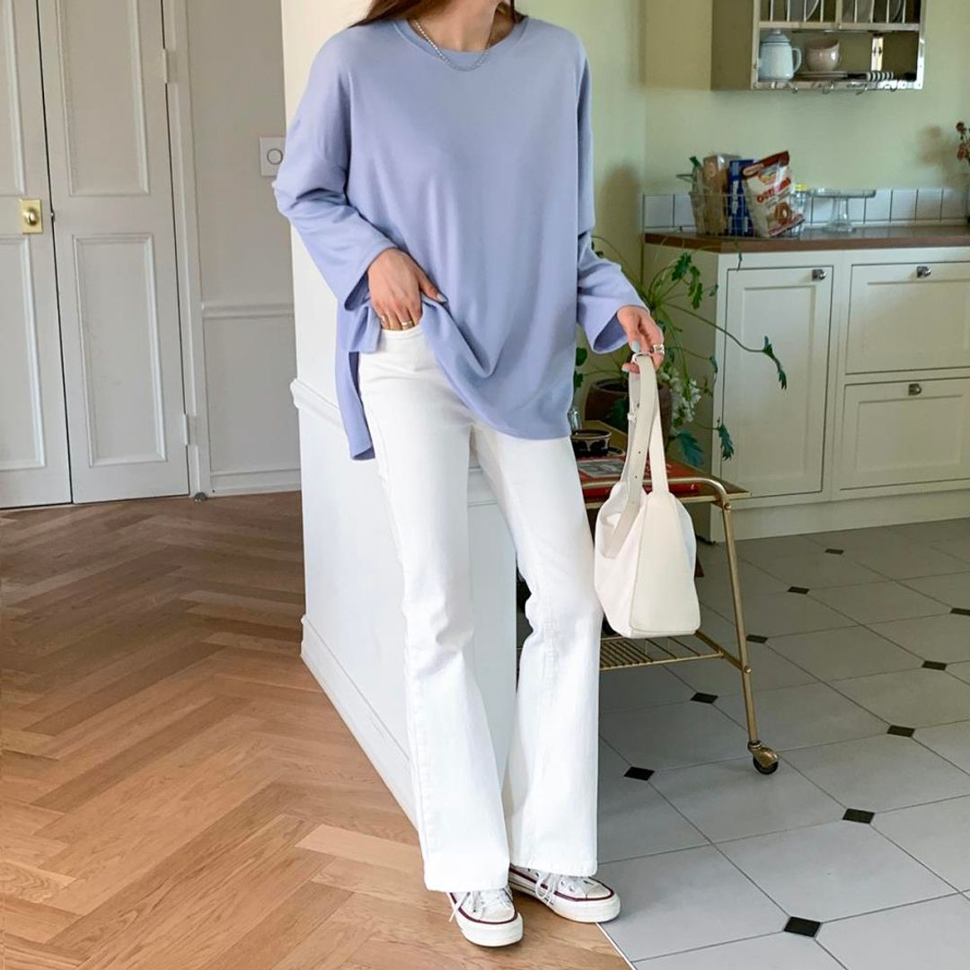 여자 옆트임 루즈핏 부드러운 미시룩 하늘색 긴팔티