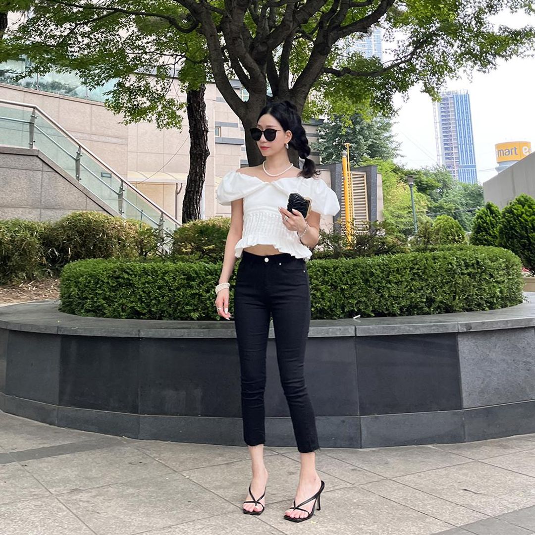 볼륨 날개 프릴 러플 퍼프 주름 셔링 스모크 밴딩 브이넥 오프숄더 블라우스 화이트블랙