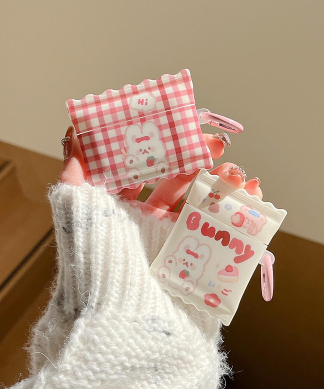 핑크리어카 에어팟 토끼 버니 키링 실리콘 딸기 체크 레드 유니크 토끼띠 키치 힙 하이틴 귀여운 심플 특이한 커플 우정 친구 선물 이어폰 애플 케이스 에어팟케이스 1세대 2