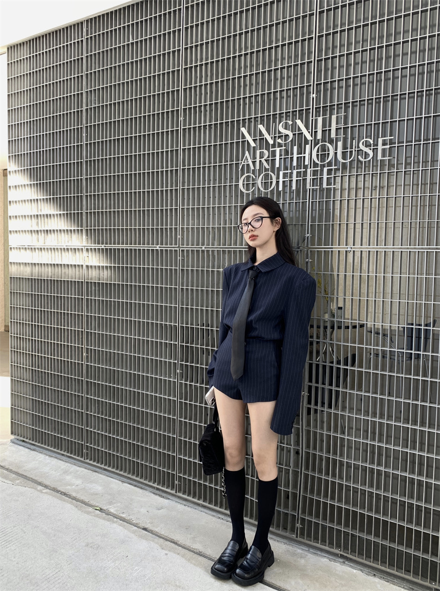 세트구성 포므 스트라이프 정장 수트 카라 긴팔 셔츠 하이웨스트 반바지 쇼트 팬츠 슬랙스 넥타이 여자정장 여자수트 봄 여름 쓰리피스 3피스