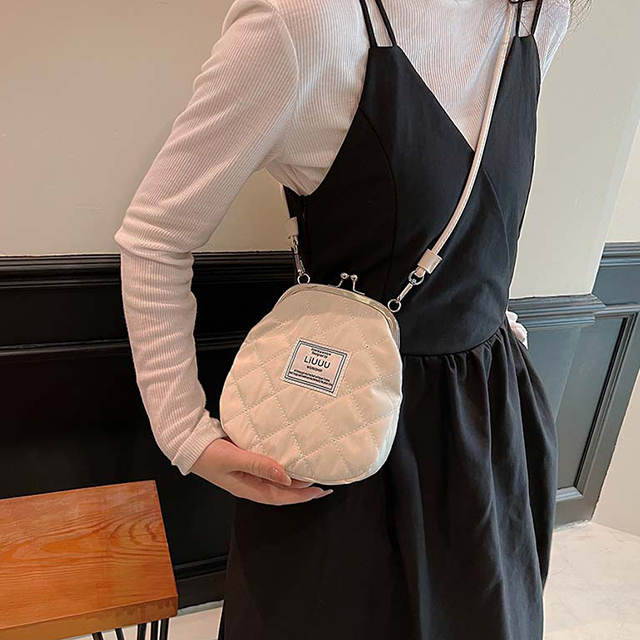 2컬러 퀼팅 가죽 미니 크로스백 복조리백 숄더백 라운드 원 핸드백 토드백 진주 체인 하프 셔링 프릴 스퀘어 스웨이드 봄 여름 가을 겨울 교복 캐릭터 귀여운 데일리 심플 뽀엽 가방