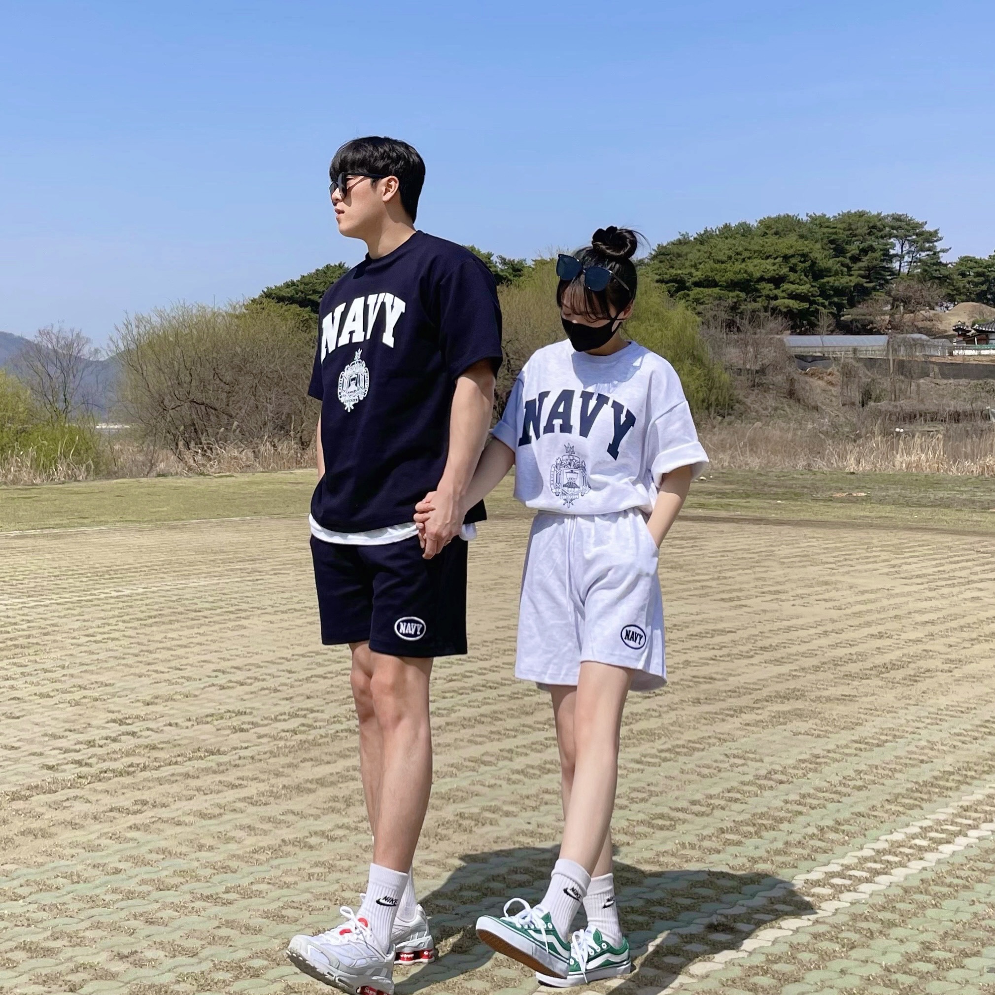 세트가격네이비 반팔 반바지 세트 여름 커플룩 남녀공용 트레이닝 세트 스웻 투피스 커플 시밀러룩 꾸안꾸 오버핏 빅사이즈 스트릿 데일리 밴딩 데이트 오버핏 루즈핏 유니크 레터링 고퀄