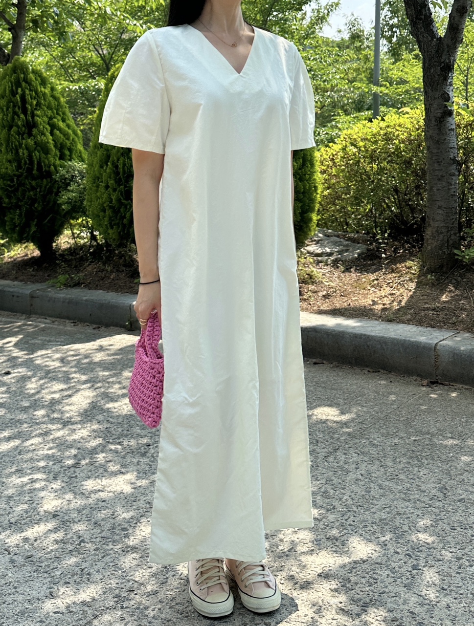 유니스 노티드 바스락 나일론 퍼프 브이넥 여름 얇은 여름하객룩 여름상견례룩 여름격식룩 브라이덜샤워 셀프웨딩드레스 돌잔치드레스 뒤트임 아방 오버핏 맥시 롱 원피스아이블랙