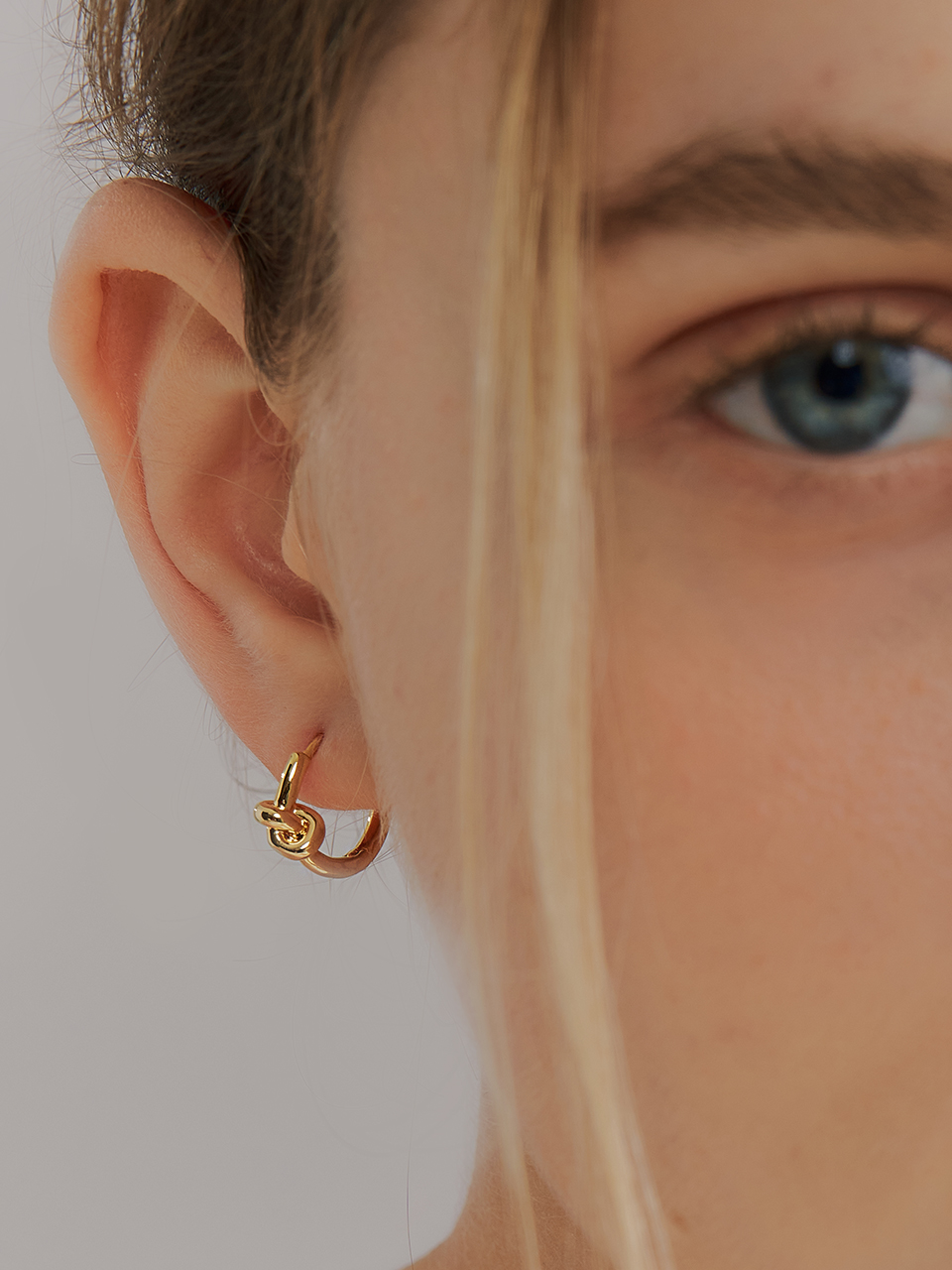 헤이 [수지,에스파 닝닝,아이브 레이 착용]knot one-touch earring