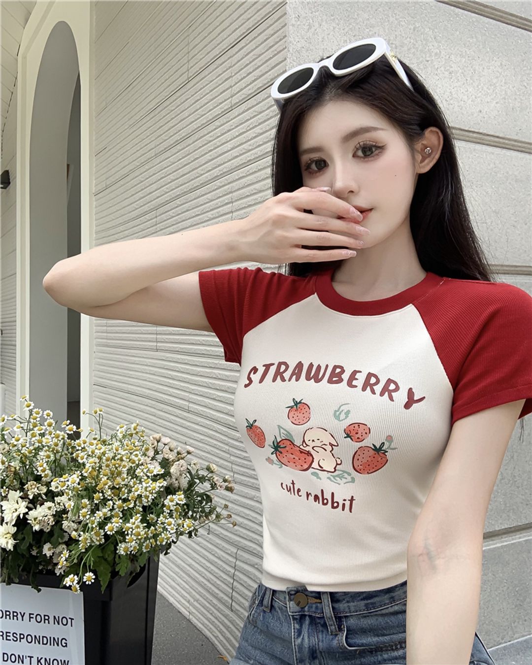 귀여운캐릭터반팔크롭 딸기프린트반팔티 Afs