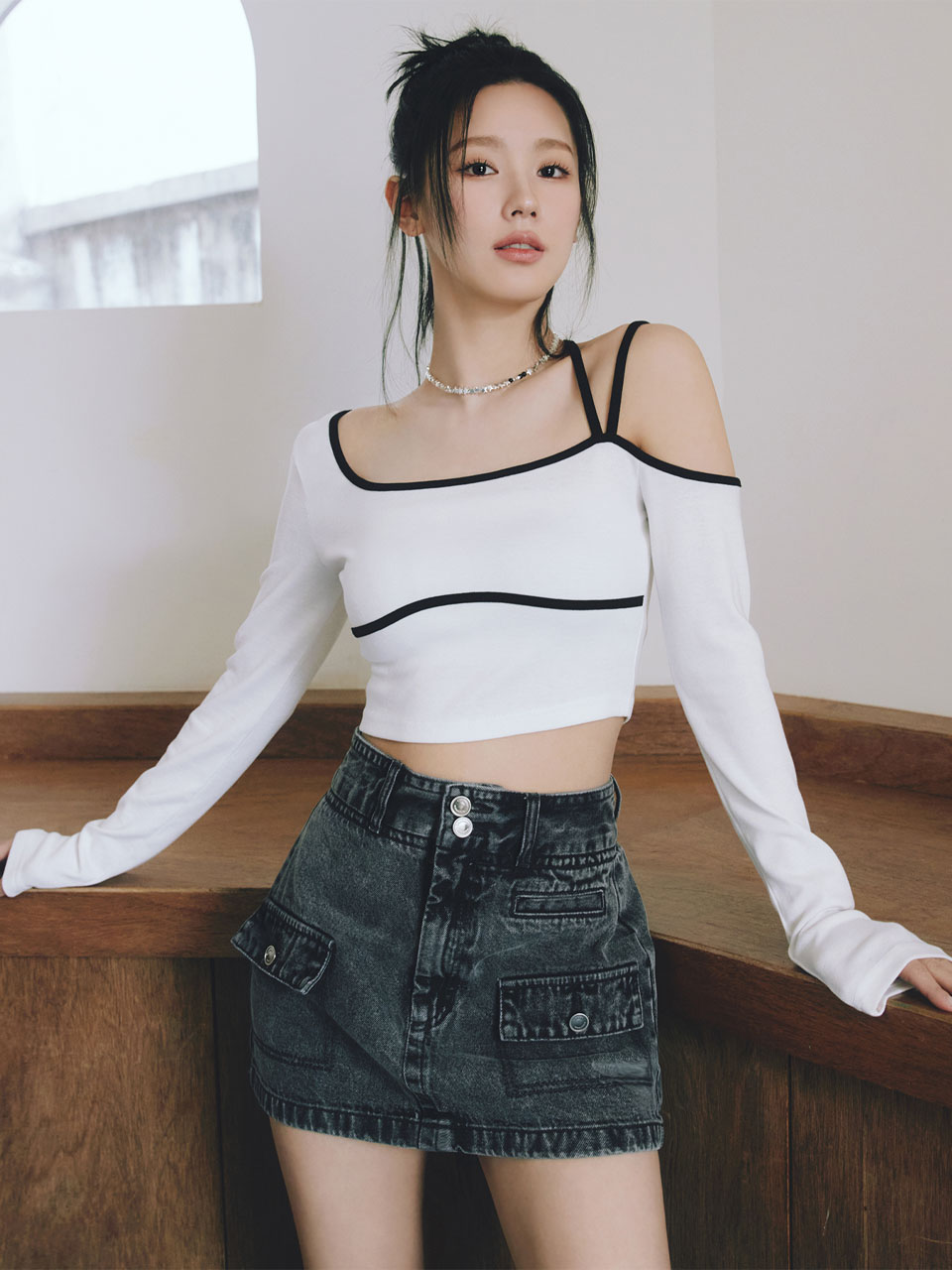 시티브리즈 [23SS] 언발란스 스트랩 크롭 티셔츠_2COLOR