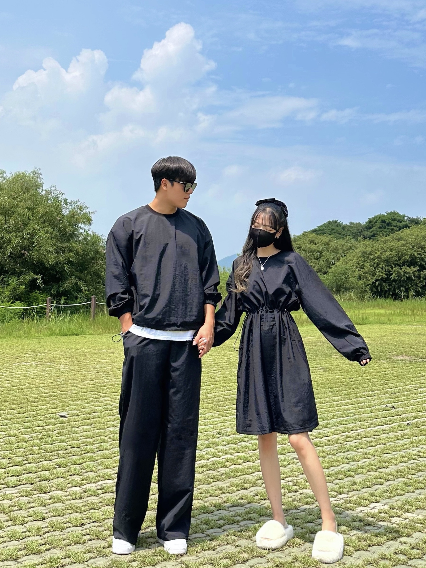 비바블 바스락소재 나일론 커플룩 시밀러룩 미니 원피스 맨투맨 긴팔 티셔츠 와이드 팬츠 긴바지 스트링 꾸안꾸 트레이닝 세트 데일리 빅사이즈 남녀공용 여행 데이트 캠핑 캠퍼