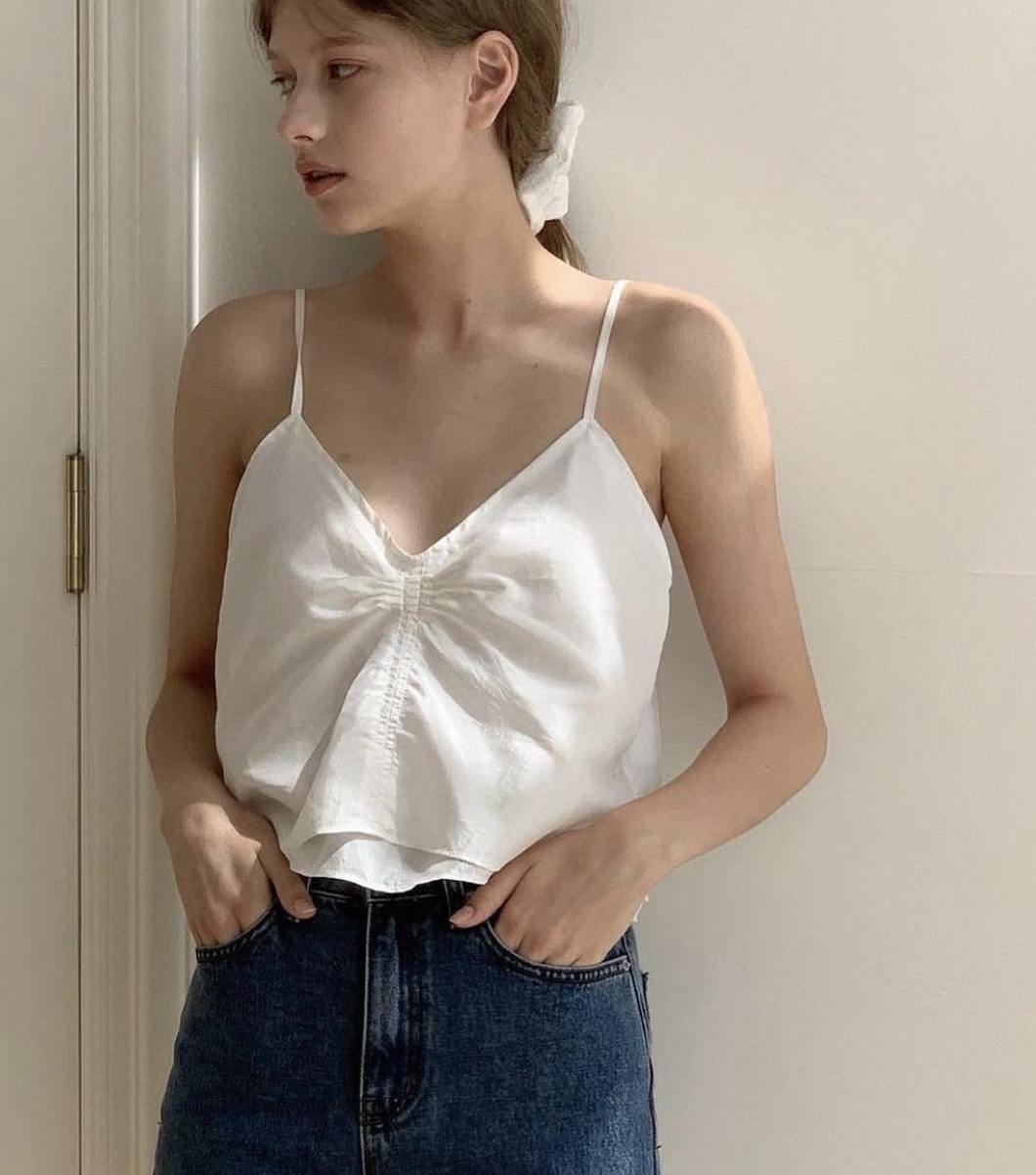 나우어데이즈 riette 리에뜨 누아 뷔스티에 슬리브리스 브이넥 셔링 레이어드 끈나시 (2col)