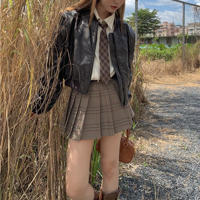 코디세트라운드넥 밴딩 디테일 캐주얼 레더 집업 자켓체크넥타이라인 스트라이프 패턴 셔츠체크패턴 핀턱 플리츠 A라인 미니스커트 세트 Ag117576e