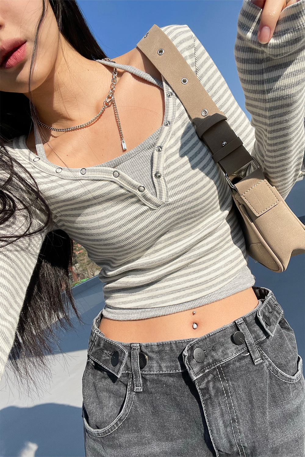 아쿠비클럽 [ACUBI CLUB] stripe snap tee (gray)