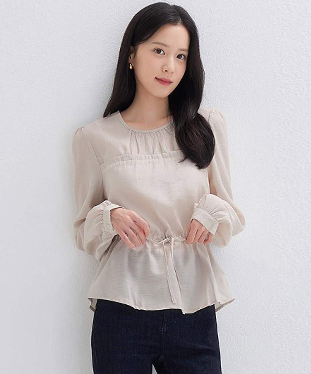 로엠 셔링넥 허리끈 블라우스(2colors)_RMBLD49RT2