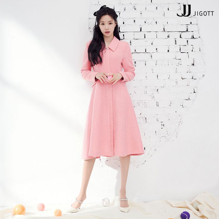 포스티 Jj지고트 버튼 디테일 메탈사 플레어 원피스 Gm9a0op54