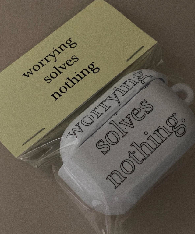 [머머스룸] basic worrying solves nothing airpods case set (에어팟1/2/3/프로1/프로2) 전용 케이스