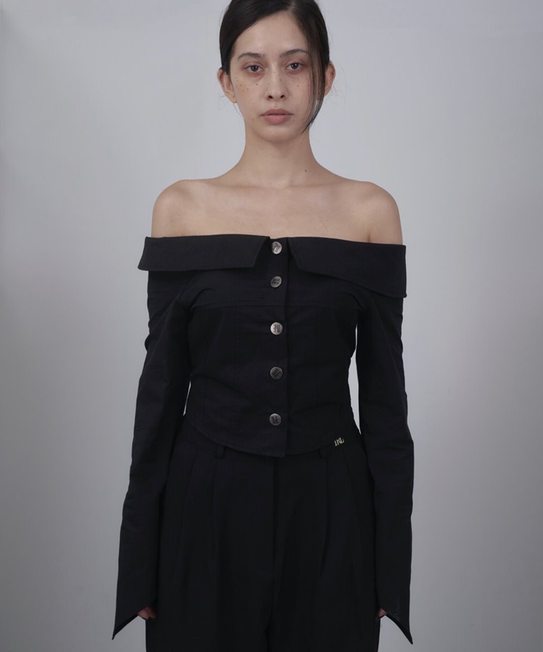 michael offshoulder jacket blouse black / 미카엘 오프숄더 자켓블라우스 블랙