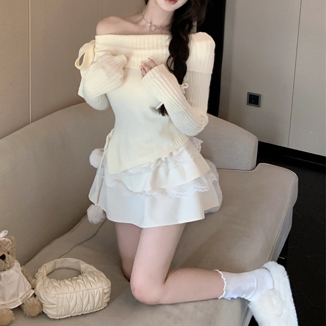 코디세트오프숄더 스트랩 디테일 언밸 슬림 니트 티셔츠a라인 자수 레이스 스티치 더블 플레어 미니스커트 세트 St121113e