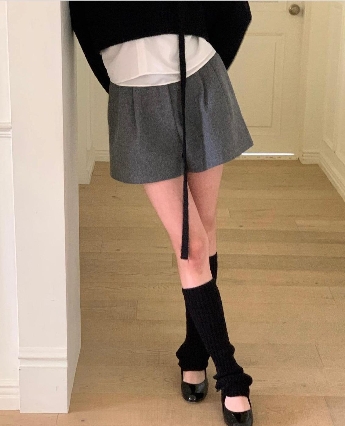 나우어데이즈 [SALE] 회S 당일 / (재진행) riette 리에뜨 메르 울 팬츠 투핀턱 반바지 (2col)