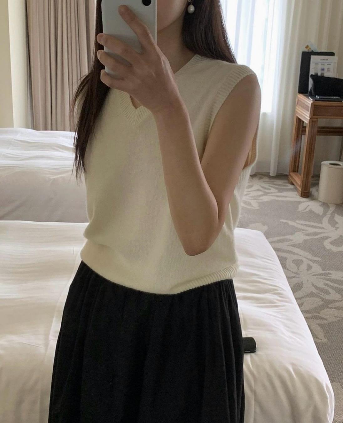 monique 모니크 플랫 울 베스트 브이넥 슬리브리스 니트 조끼 (3col)