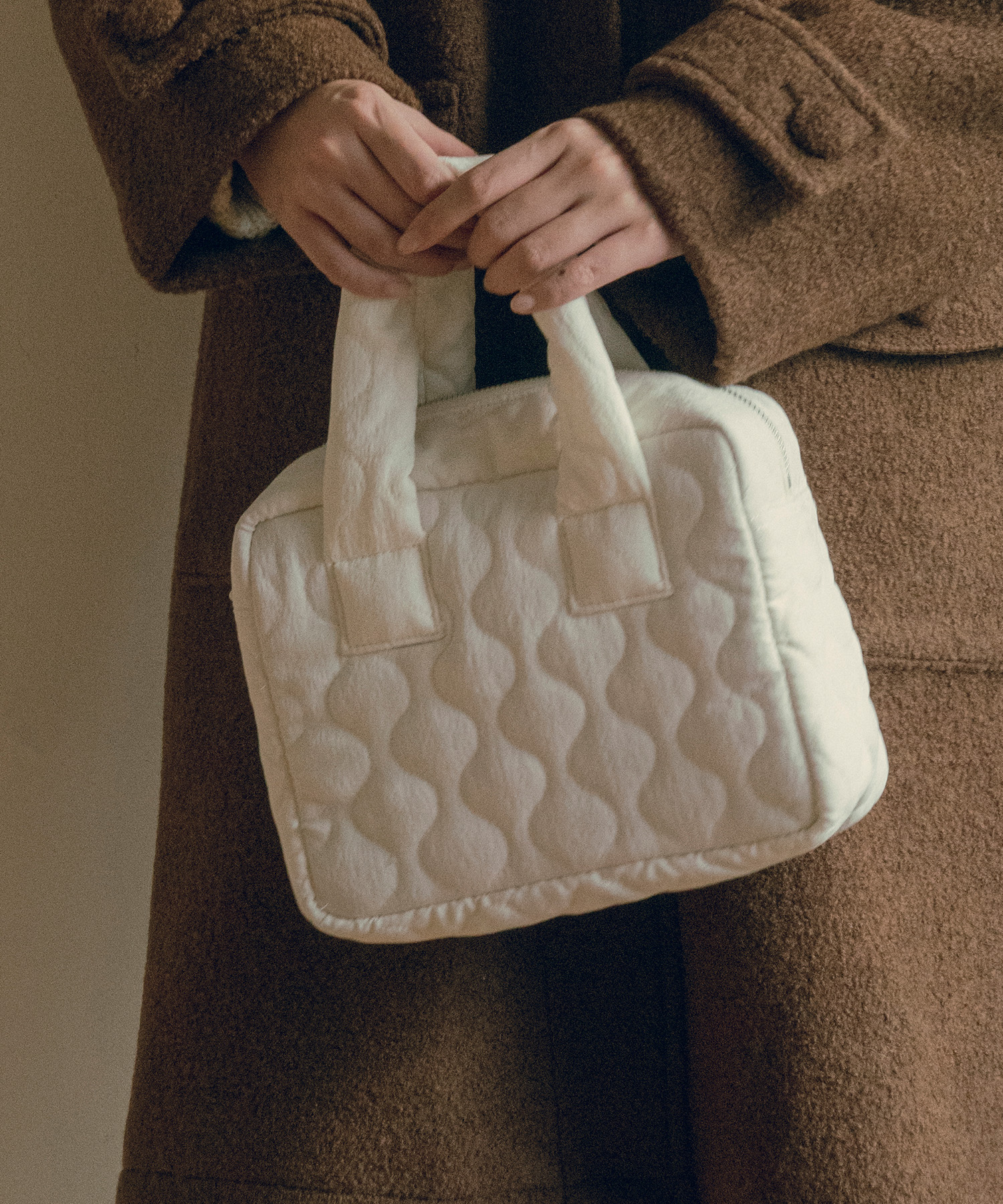 반원아틀리에 B3007 Grandma square padding bag_Ivory