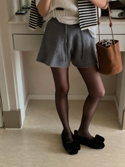 바이주베리 부클 니트 숏츠(울100) - 2col