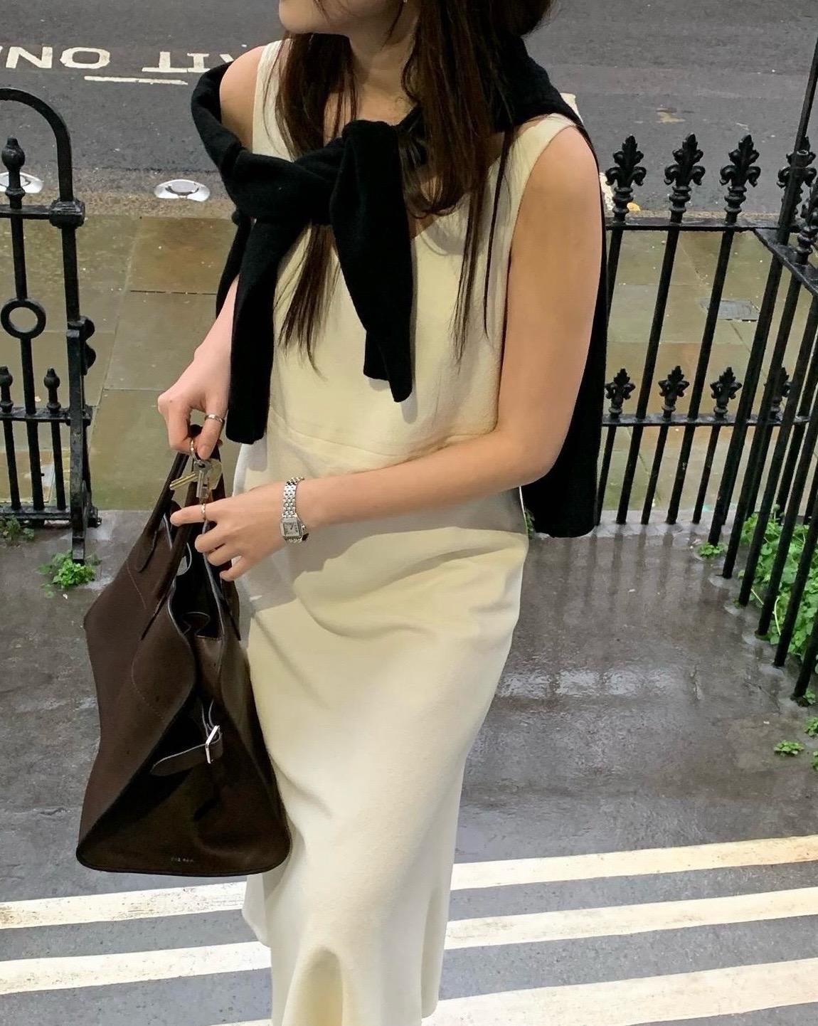 나우어데이즈 jinsim 진심 하디 드레스 슬리브리스 브이넥 A라인 롱 원피스 (2col)