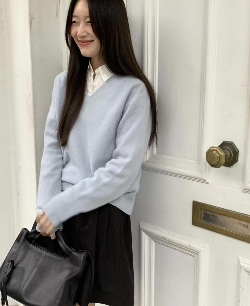 아파트먼트프라토 [JINSIM] 진심 뎁스 홀가 스웨터 캐시미어 울 브이넥 니트 (4color)