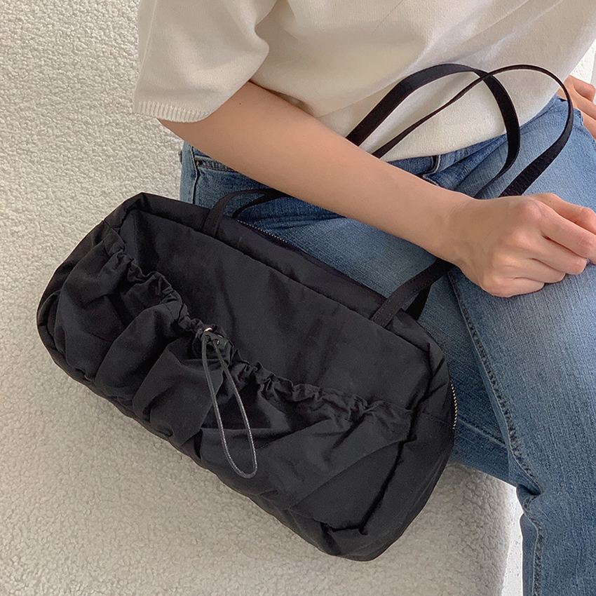 에이어패럴 💜특가봄신상💜 데일리 스트링 나일론 바스락 숄더백 보부상 셔링 스퀘어 슬링 개강룩 노트북 아이패드 가방 여행 여름 썸머 휴양지 대학생 직장인 가방 Ab028