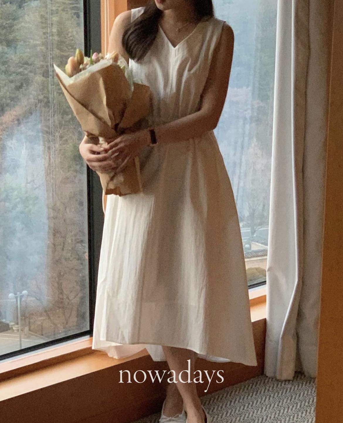 나우어데이즈 버베인 메르 브이넥 스트링 원피스 코튼 슬리브리스 A라인 롱 ops (2col)