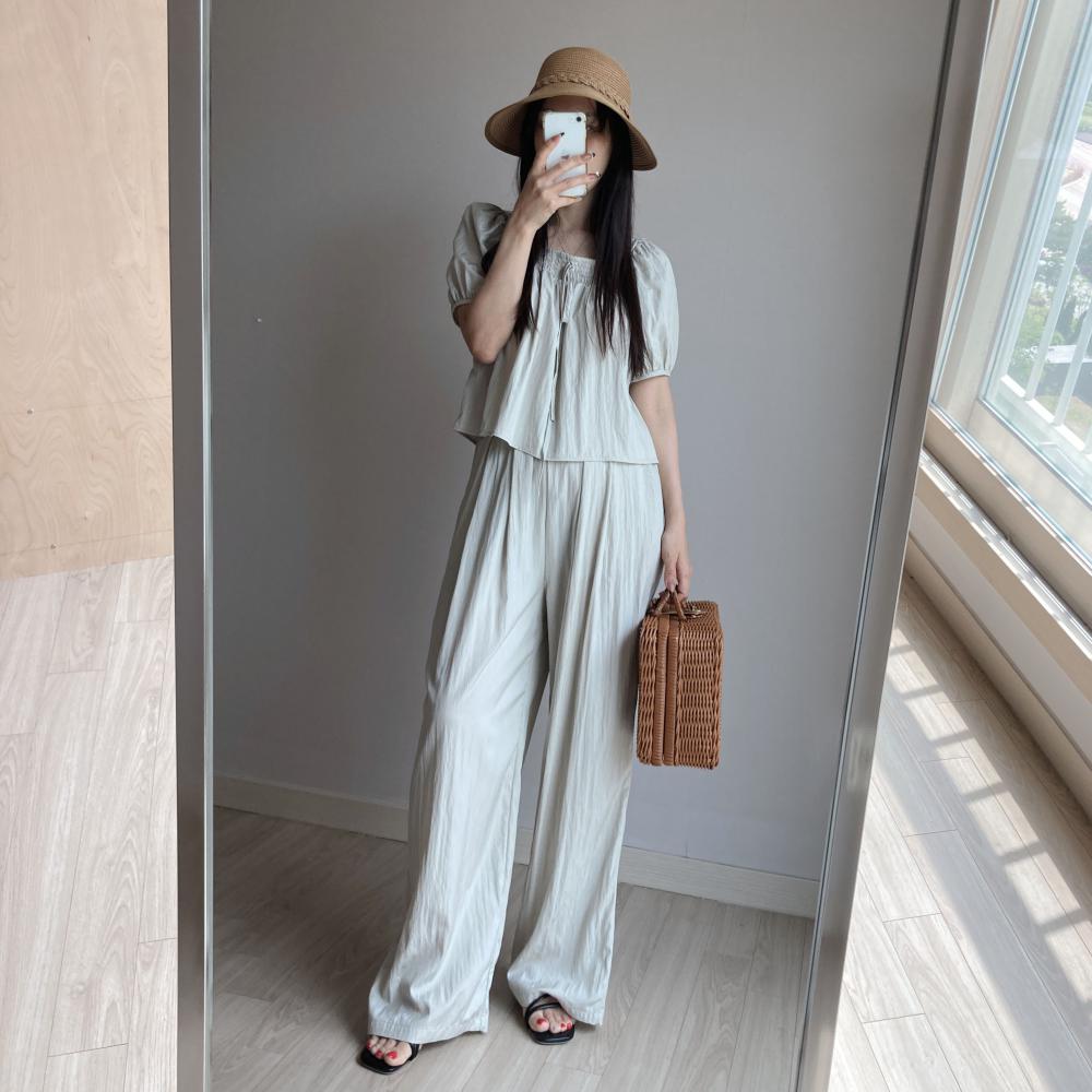 로이스제이 바스락찰랑소재 여름투피스 바스락세트 바지투피스 크롭투피스 스퀘어넥 라인 귀엽고도 섹시한 느낌의 세트 투피스 바캉스