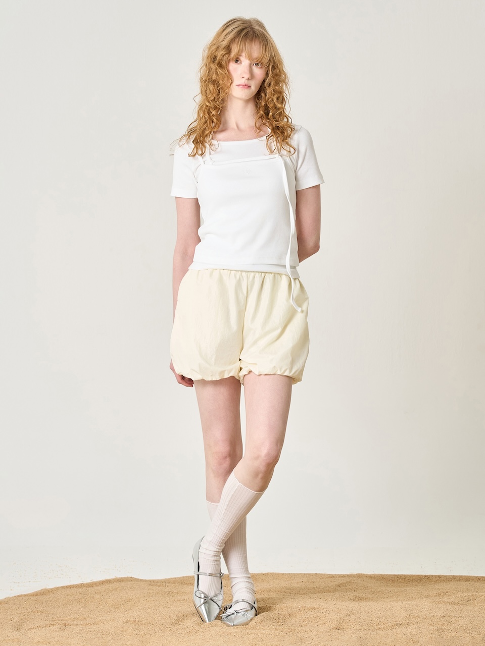 엘리오티 Glossy Puff Shorts_Ivory