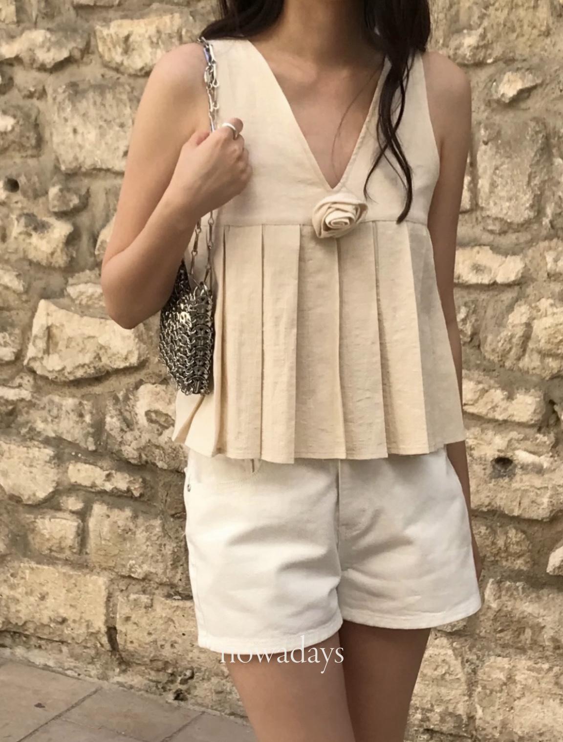 나우어데이즈 founders 파운더스 세실 코사지 탑 썸머 코튼 브이넥 플리츠 블라우스 (3col)