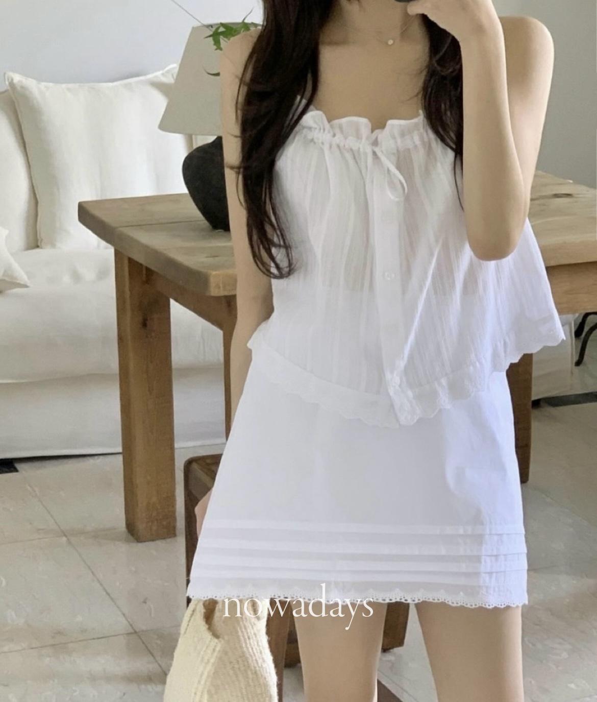 나우어데이즈 miel 미엘 미셀 블라우스 코튼 슬리브리스 프릴 끈나시 bl (3col)