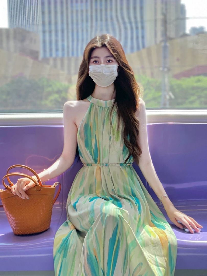 유투미월드 ♥당일 출고♥ 프렌치 홀터 넥 민소매 쉬폰 그린 프린트 드레스 여성 여름 차 휴식 해변 휴가 얇은 기질 긴 치마