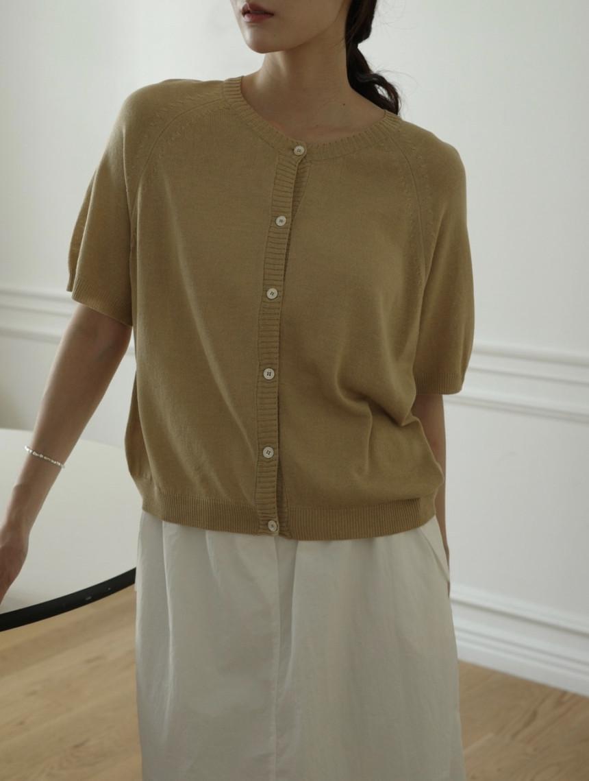 아파트먼트프라토 [AMYGRACE] 에이미그레이스 올리브 반팔 가디건 라운드 하프 니트 (3color)오트밀당일