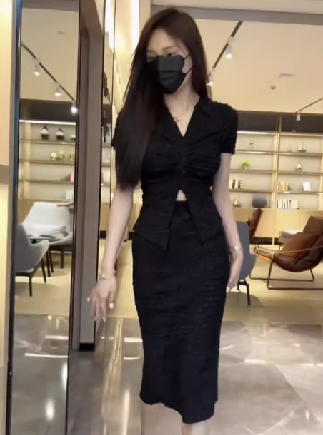 로이핏 Set 투피스 크롭 반팔 가디건 하이웨스트 롱 슬림 스커트 엠보 디테일 여름 시원한 슬림핏 하객룩 데이트룩 데일리룩