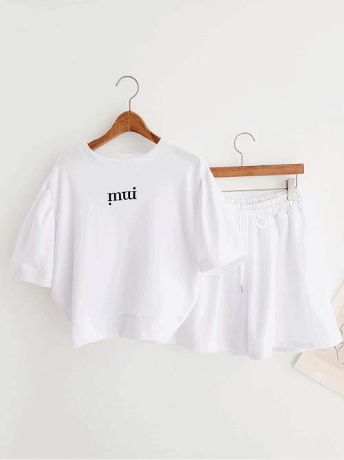 리케마켓 러블리 ️꾸안꾸set Mui 심플 레터링 자수 포인트 퍼프소매 반팔맨투맨 티셔츠 밴딩 반바지 투피스세트 썸머 데일리세트 여름휴가 바캉스룩 체육복 추리닝세트
