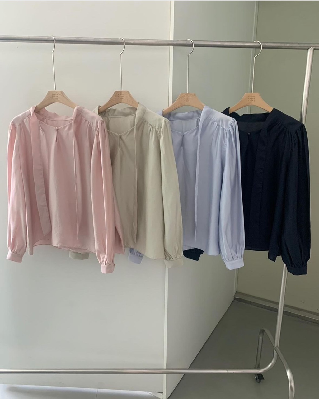 오베이즈 프리티영띵 PYT 프영띵 투웨이 긴팔 블라우스 (4color)