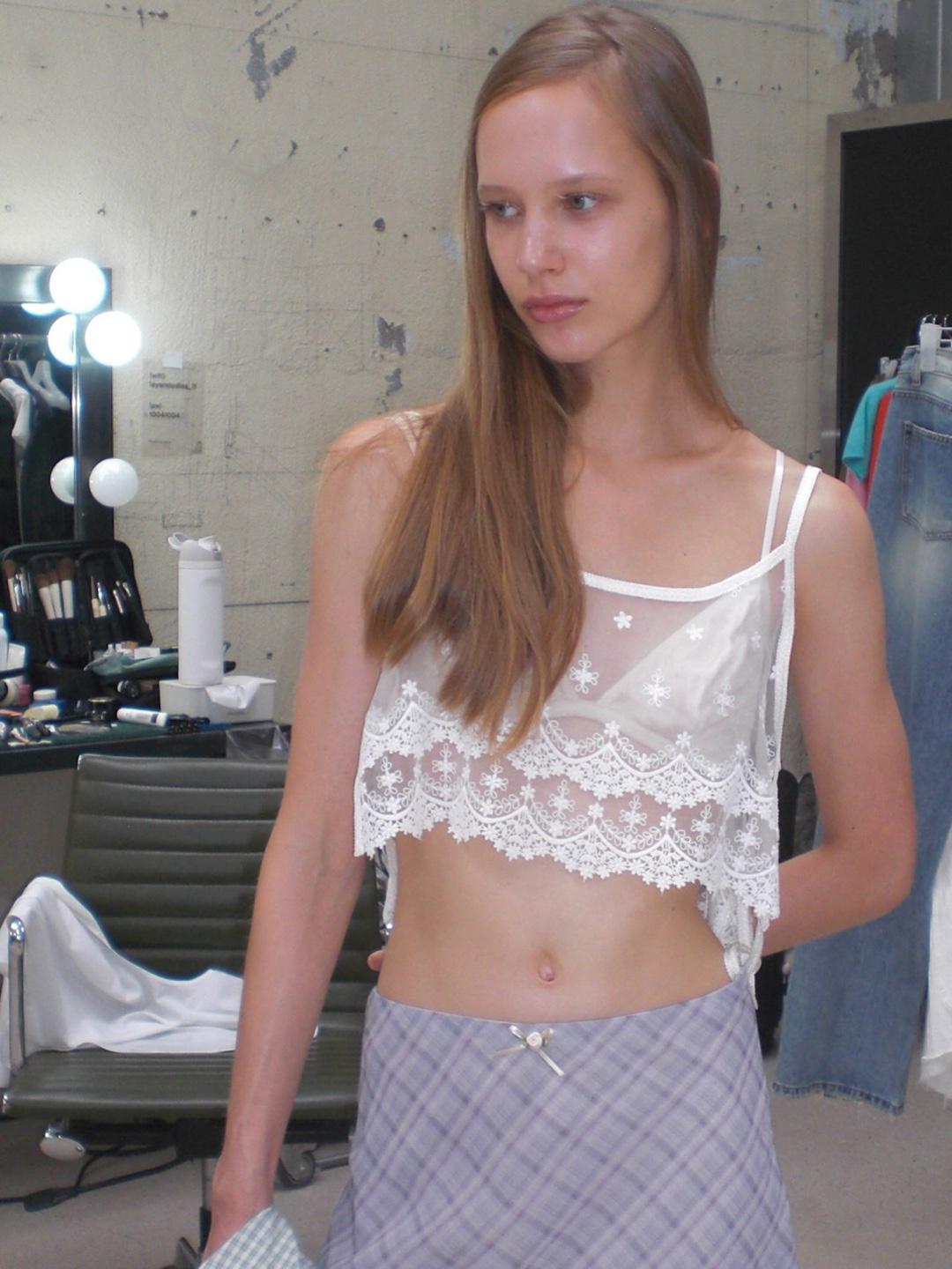 씨엘쇼룸 위아 스무디 뷔스티에 2color 24FW