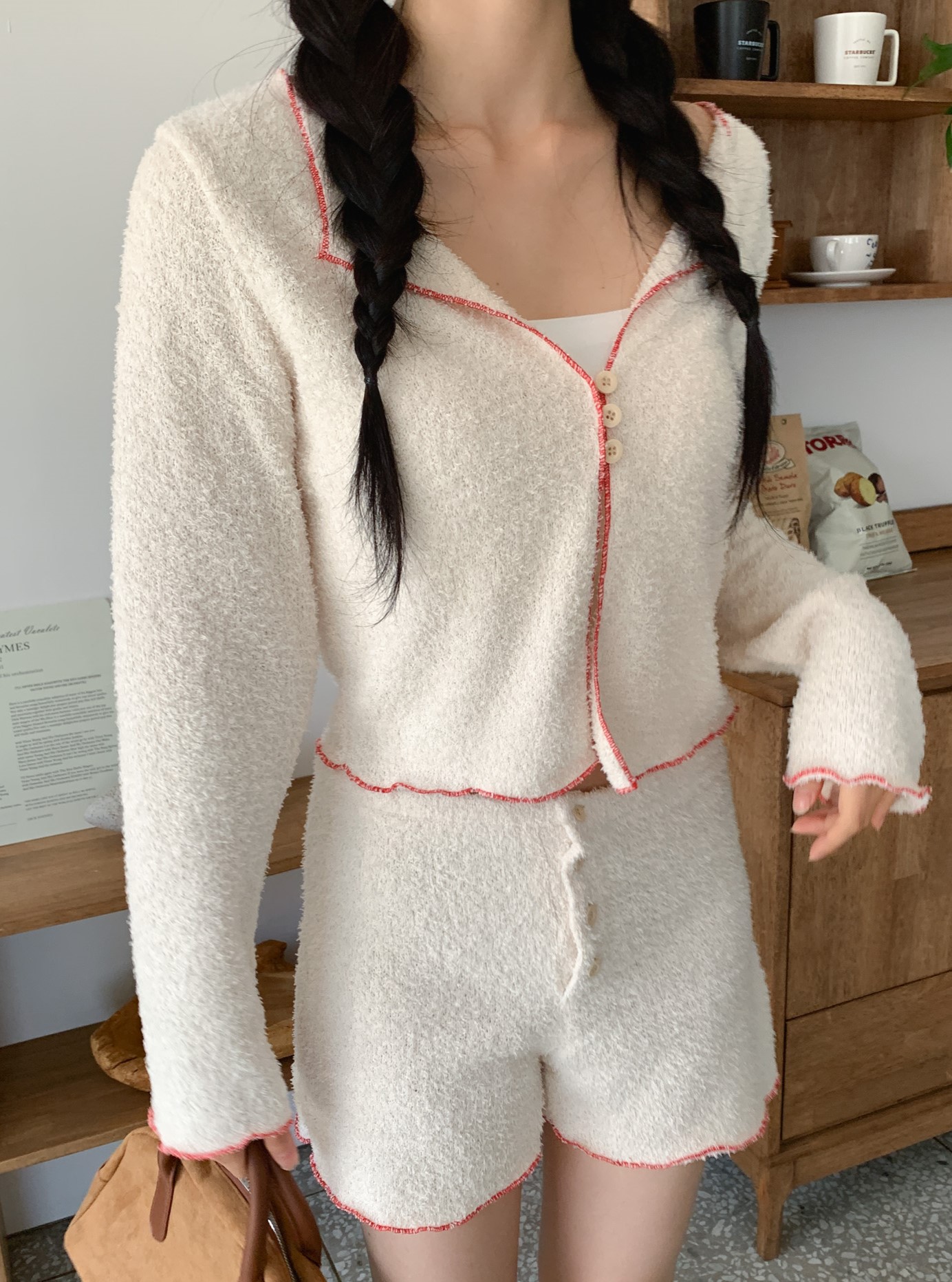 하프닌 투피스set 에밀 양털 뽀글이 버튼 물결 라인 배색 긴팔 크롭 가디건 밴딩 반바지 숏팬츠 가을 겨울 얼리윈터 퍼 니트 세트구성 투피스