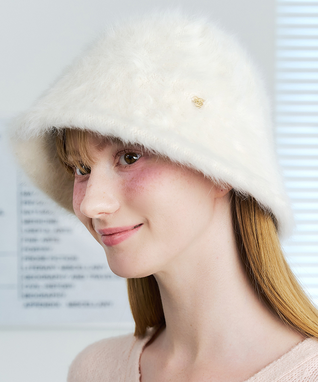 앵브록스 classic heart angora bucket hat_white