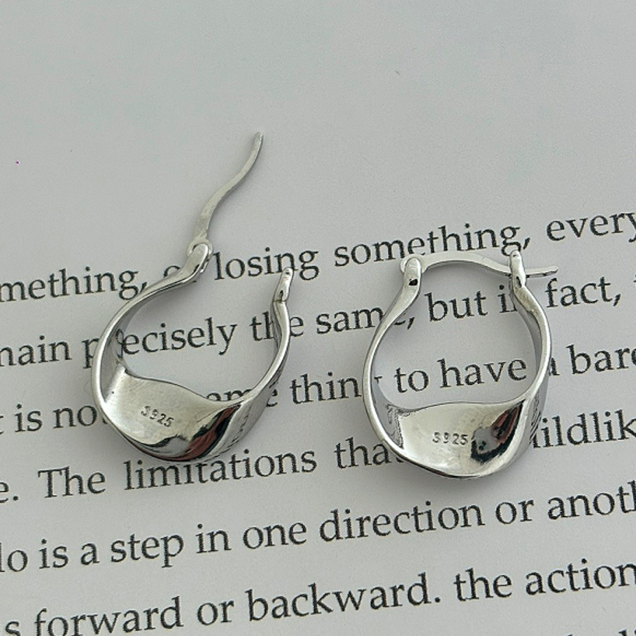 퀸카스튜디오 925실버 수지 원터치 귀걸이 (2color)