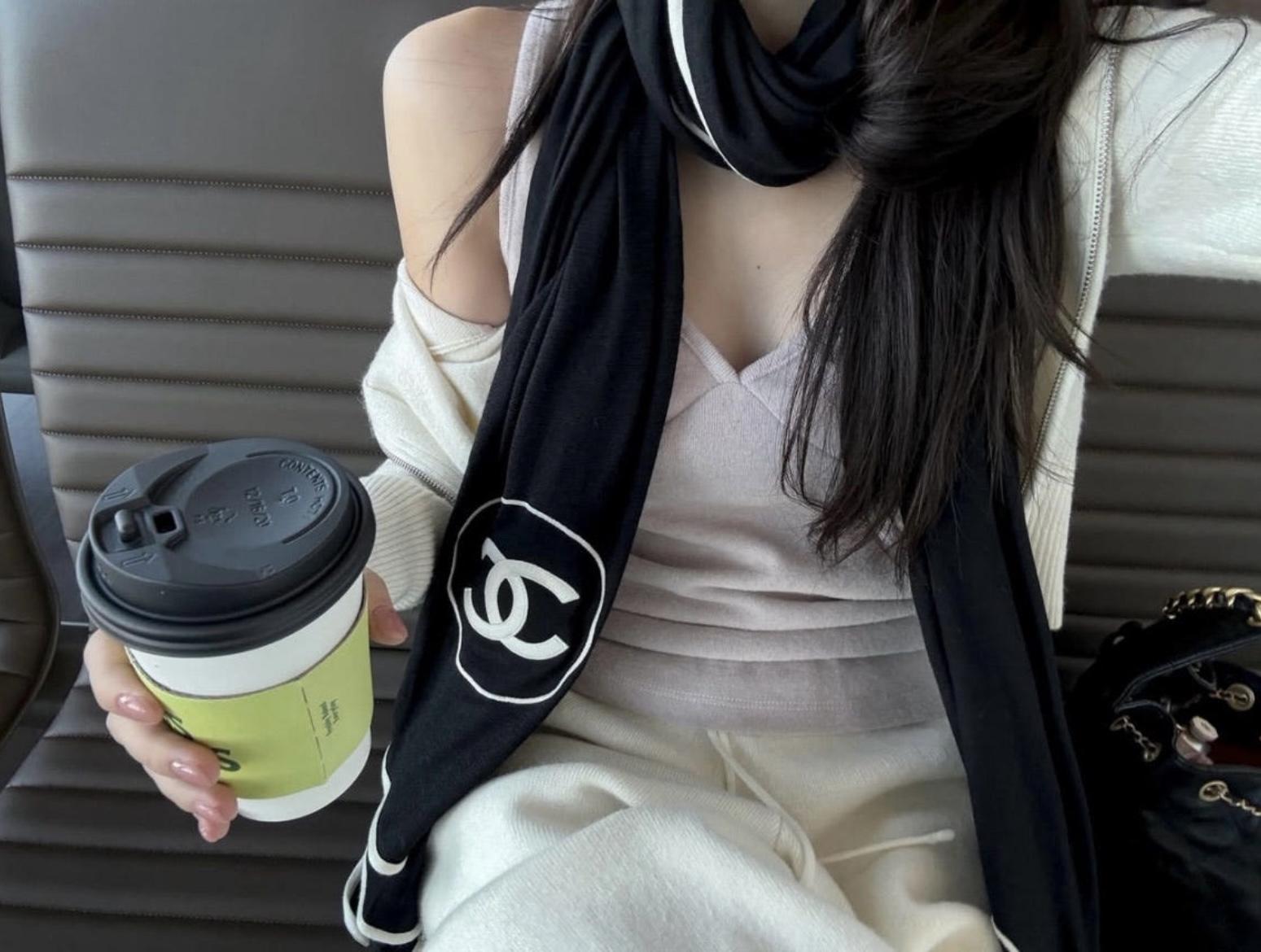 모에르 (당일출고-라벤더)riette 리에뜨 로아 뷔스티에 슬리브리스 브이넥 앙고라 민소매 이너 레이어드