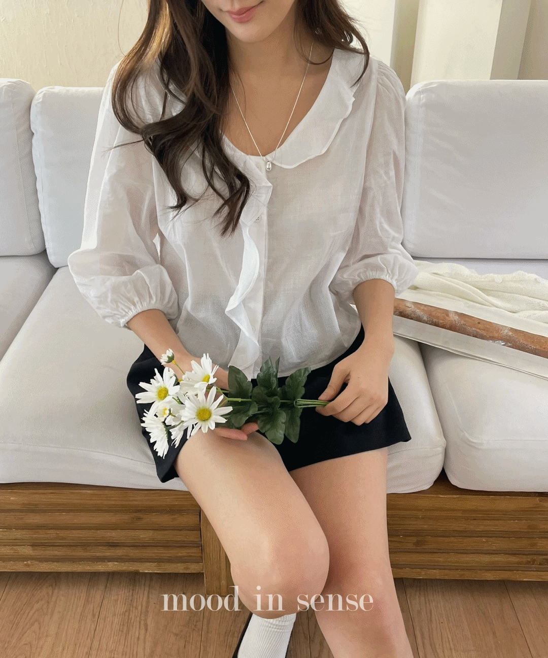 무드인센스 [💘M.Pick/3col] 봄 여름 시스루 프릴 러플 셔링 퍼프 블라우스