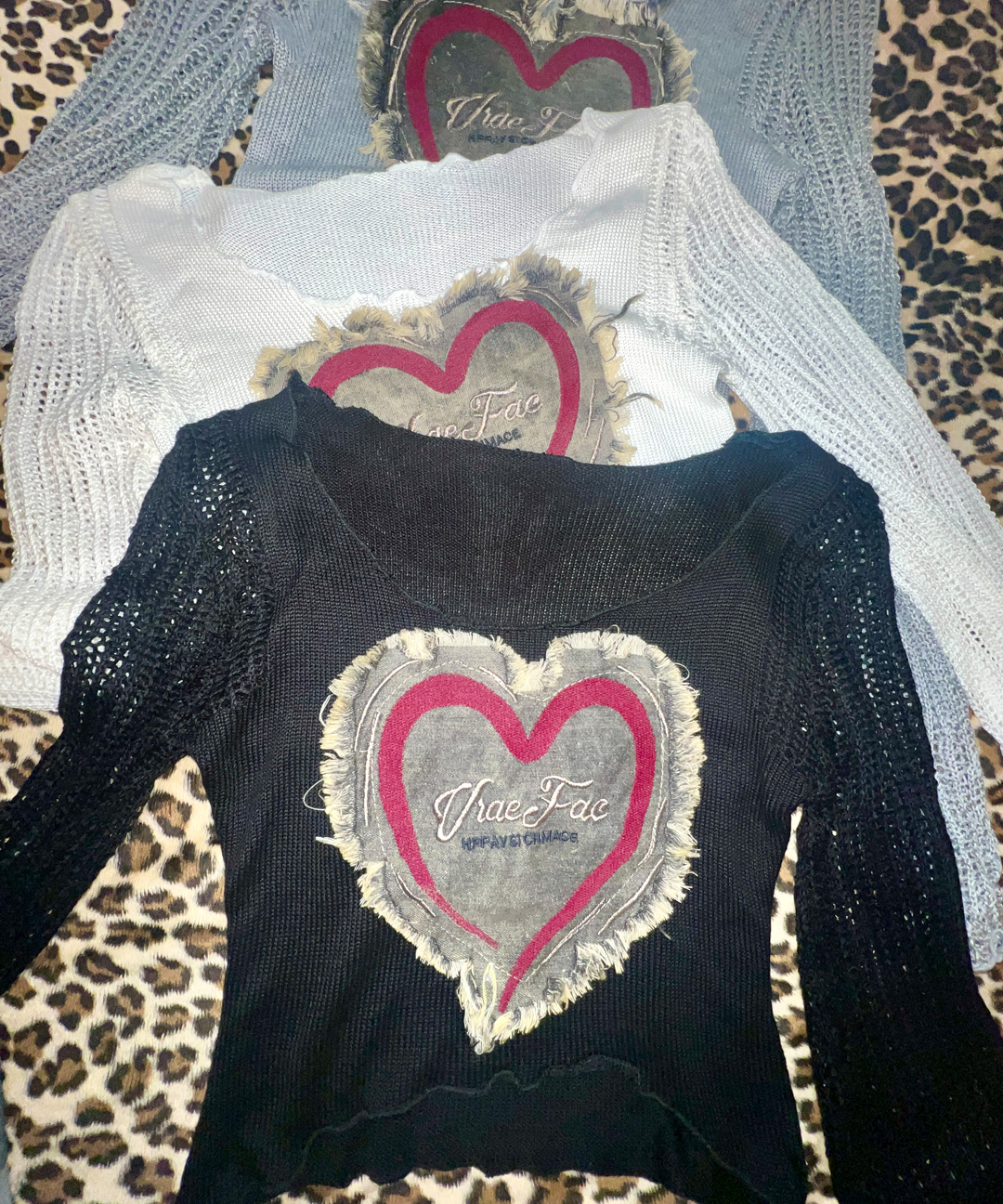 핑크드래곤 SALE!!! 하트 데님 패치 크롭 긴팔 니트 3color / 그런지,y2k,히피,보헤미안